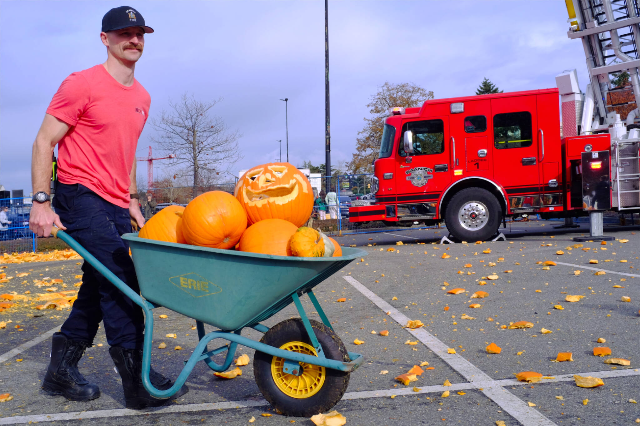 VIDEO: Pumpkins rain down at Saanich Tillicum Centre’s Pumpkin Smash ...